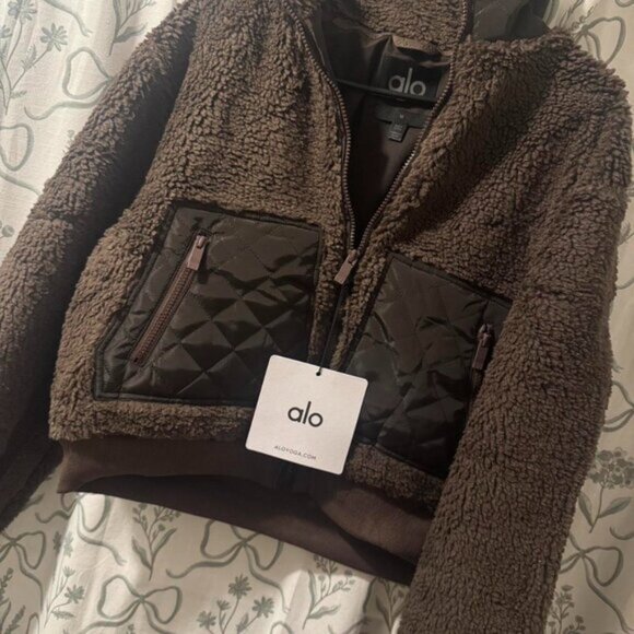 ALO Yoga | Jackets & Coats | Alo Yoga Sherpa Edge Bomber | Poshmark